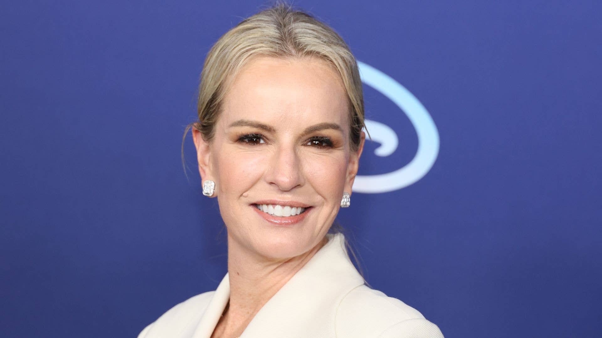 Dr. Jennifer Ashton takes the plunge in striking black swimsuit