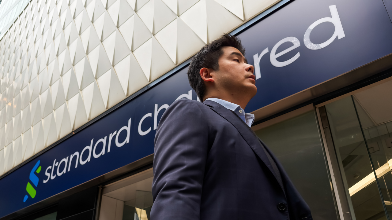 Standard Chartered plans to cut 7,000 jobs in AI push