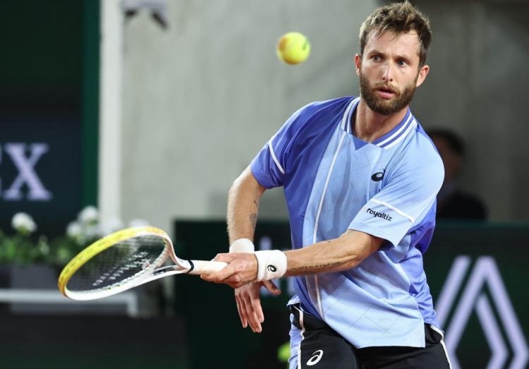 Vidéo. Le tennisman français Corentin Moutet baisse son short après un ...