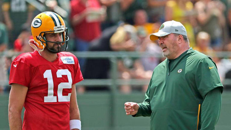 Steelers' new QB embracing Aaron Rodgers return