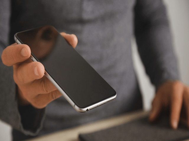 Turn your old smartphone into a home security camera with live monitoring