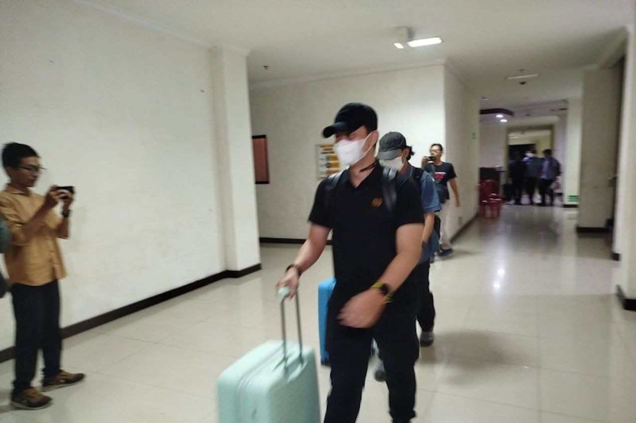 Geledah kantor Dinkes dan Disdik Ponorogo, KPK sita tiga koper bukti ...