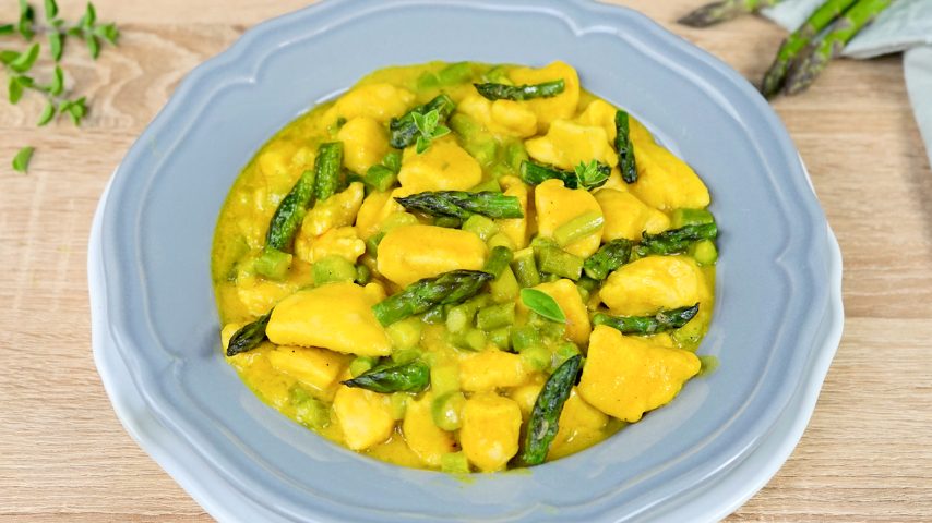 Pollo con asparagi: ti verrà cremoso e saporito!