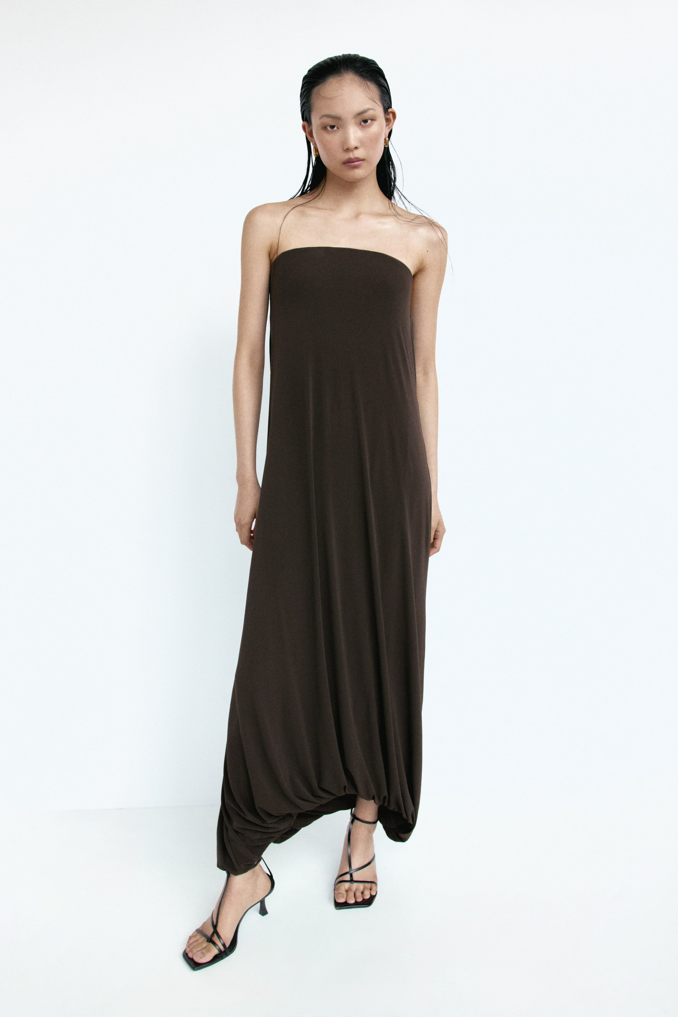 Sienna just ditched boho for a '90s dress trend minimalists will love