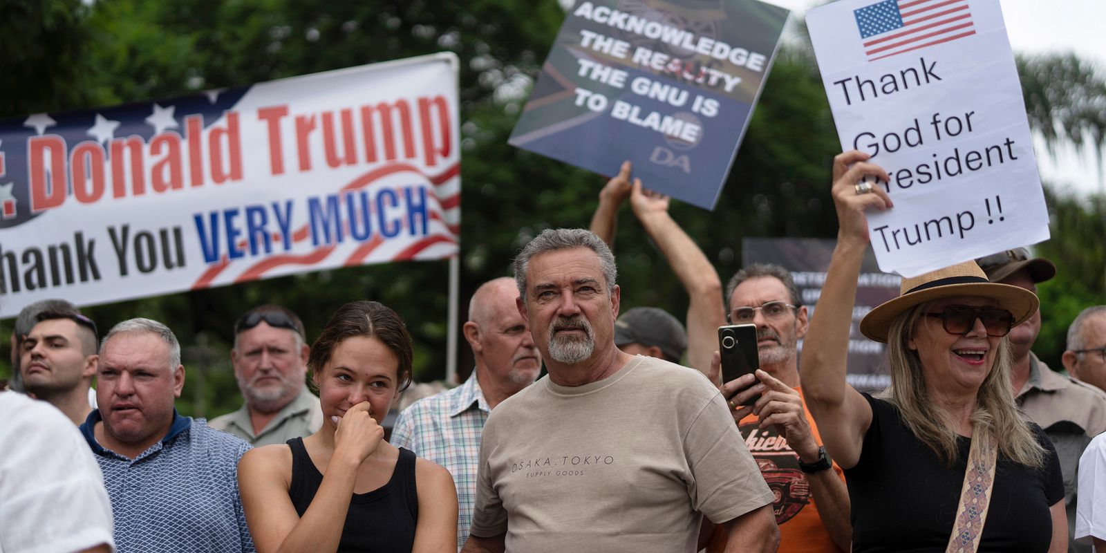 Trump tar in fler vita sydafrikaner: "Nödläge"