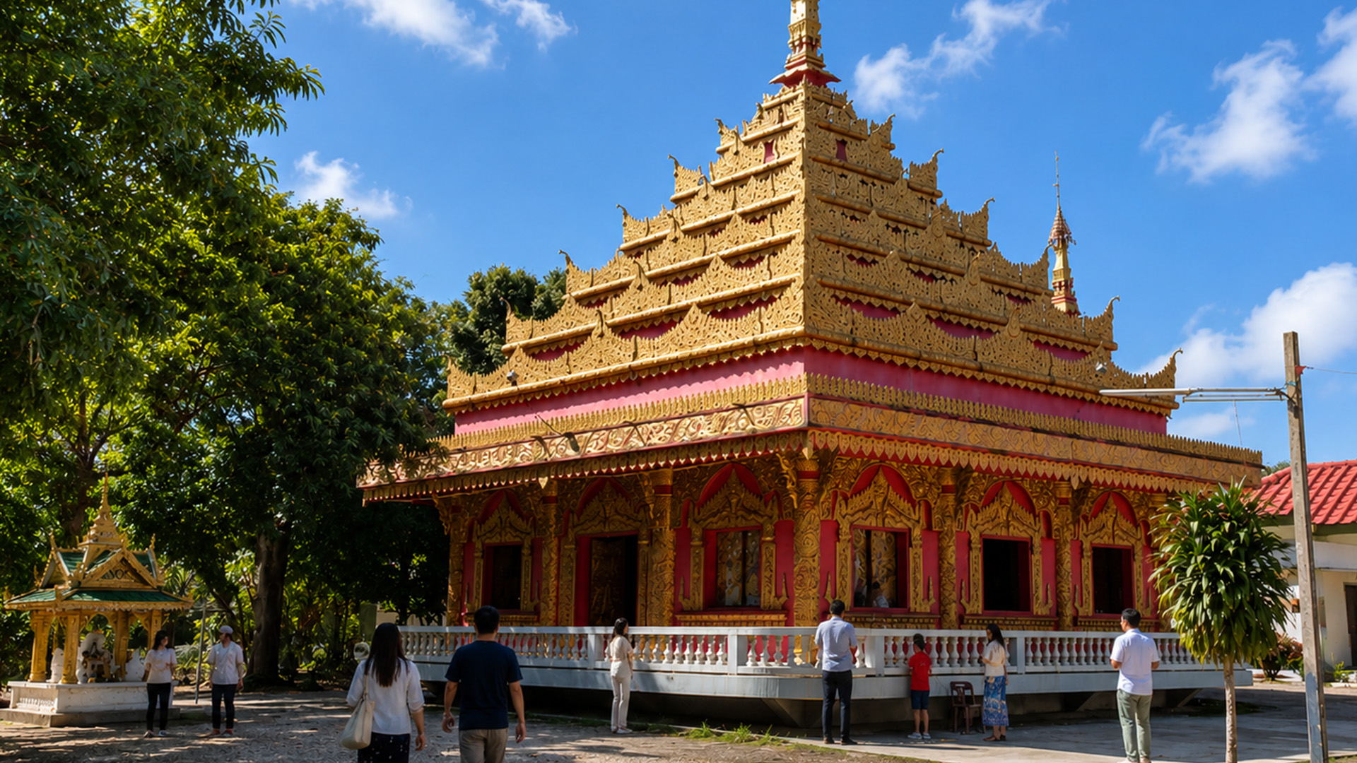 Discovering a hidden golden temple in Chiang Rai