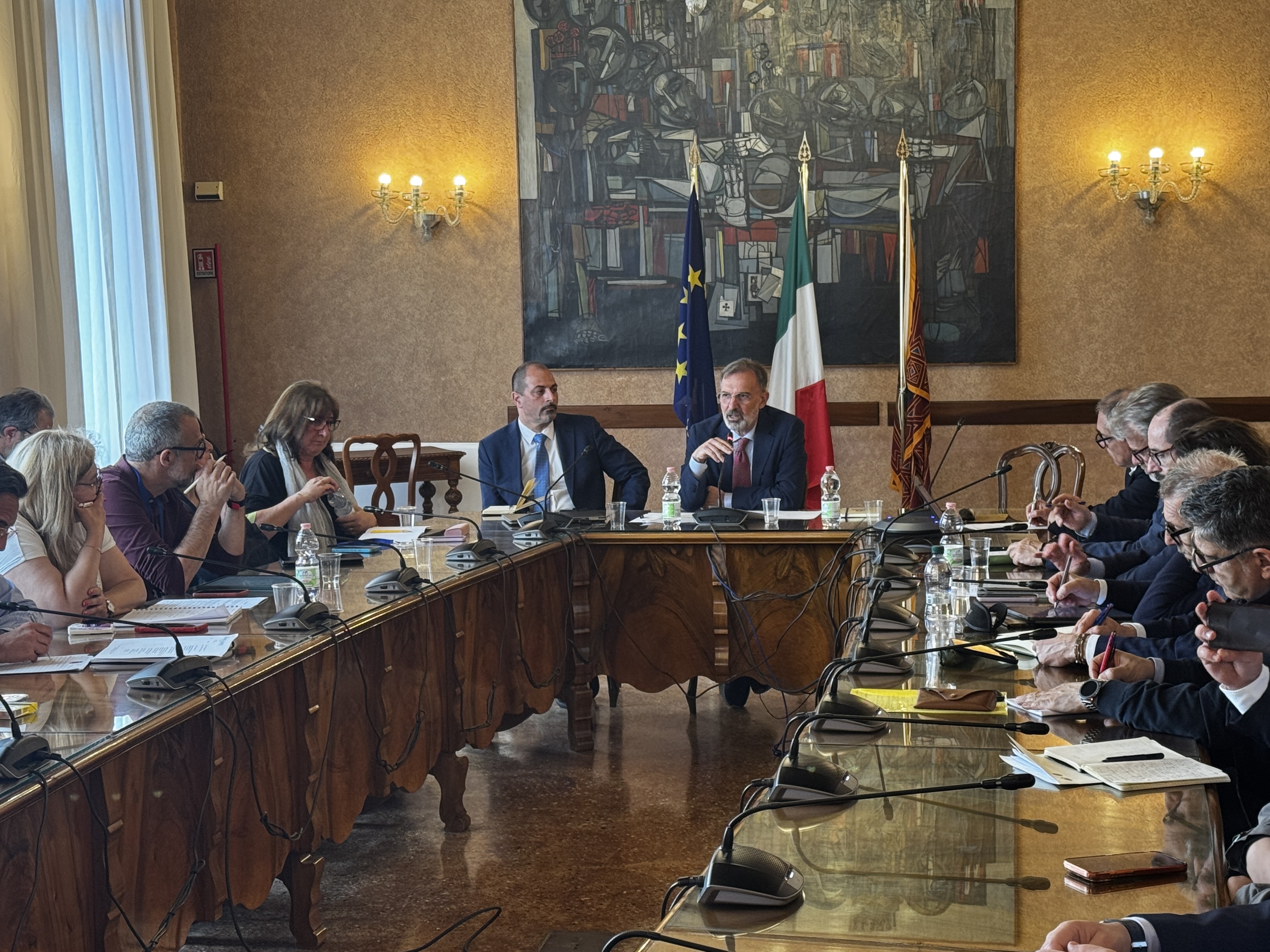 Electrolux: Urso e Regioni all'azienda, 'subito ritiro, chiederemo un ...