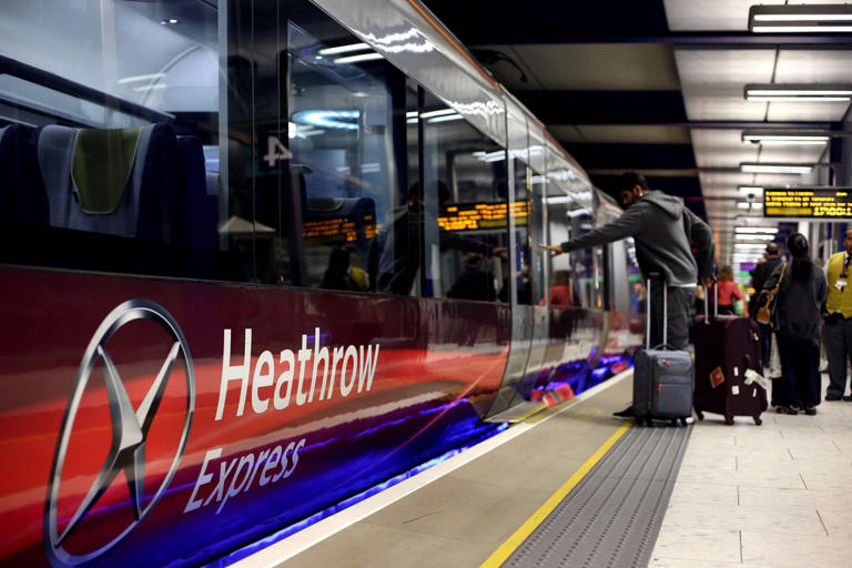 Elizabeth line and Heathrow Express hit by communication system fault