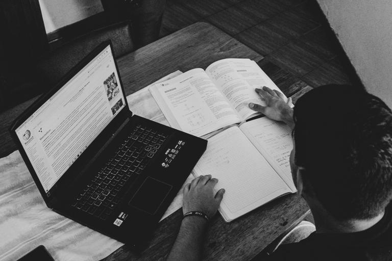 JEE students reveal study habits, burnout mistakes and survival strategies