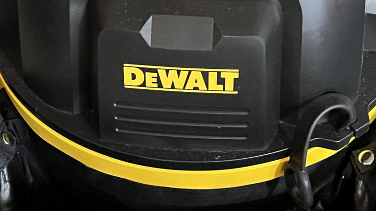 Amazon has a ‘super sharp’ DeWalt utility knife on sale for only $11