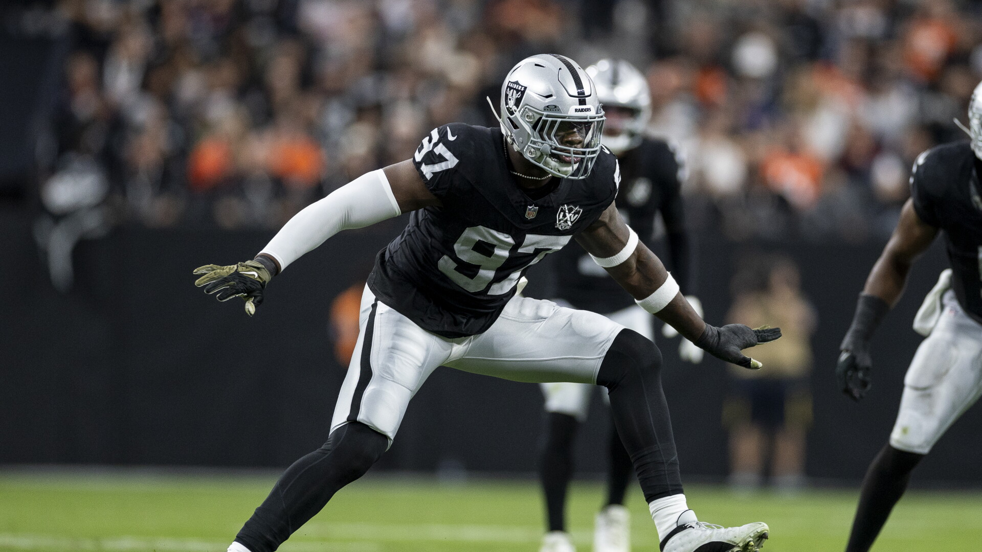 DE Janarius Robinson to work out for Patriots