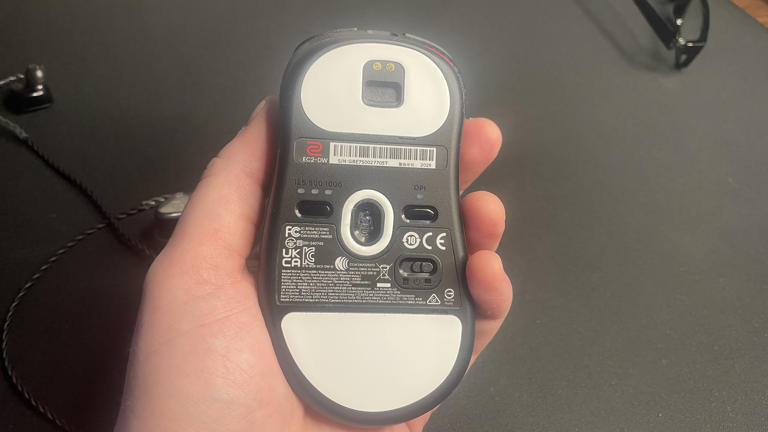 I prefer this plug-n-play Zowie mouse even to ones that are objectively ...