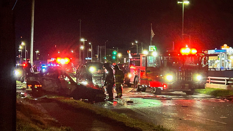 Southfield police chase into Detroit leads to fiery car crash, multiple ...
