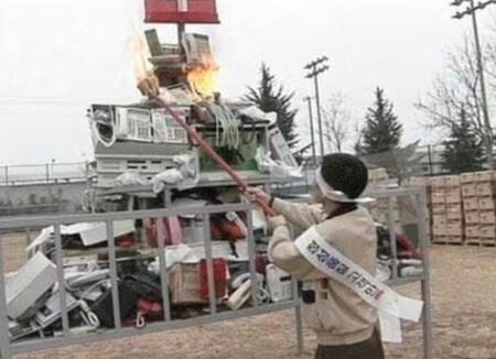 Antes de conquistar el móvil, Samsung hizo algo impensable: destruir ...