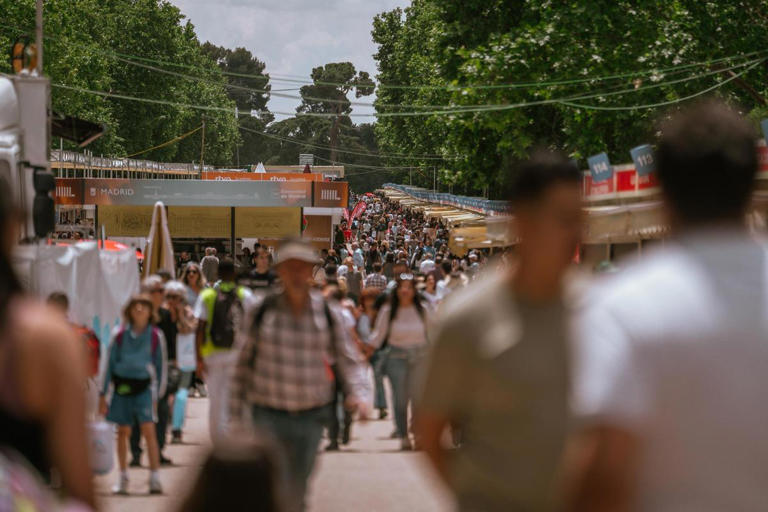 El humor toma una Feria del Libro marcada por la visita del Papa ...
