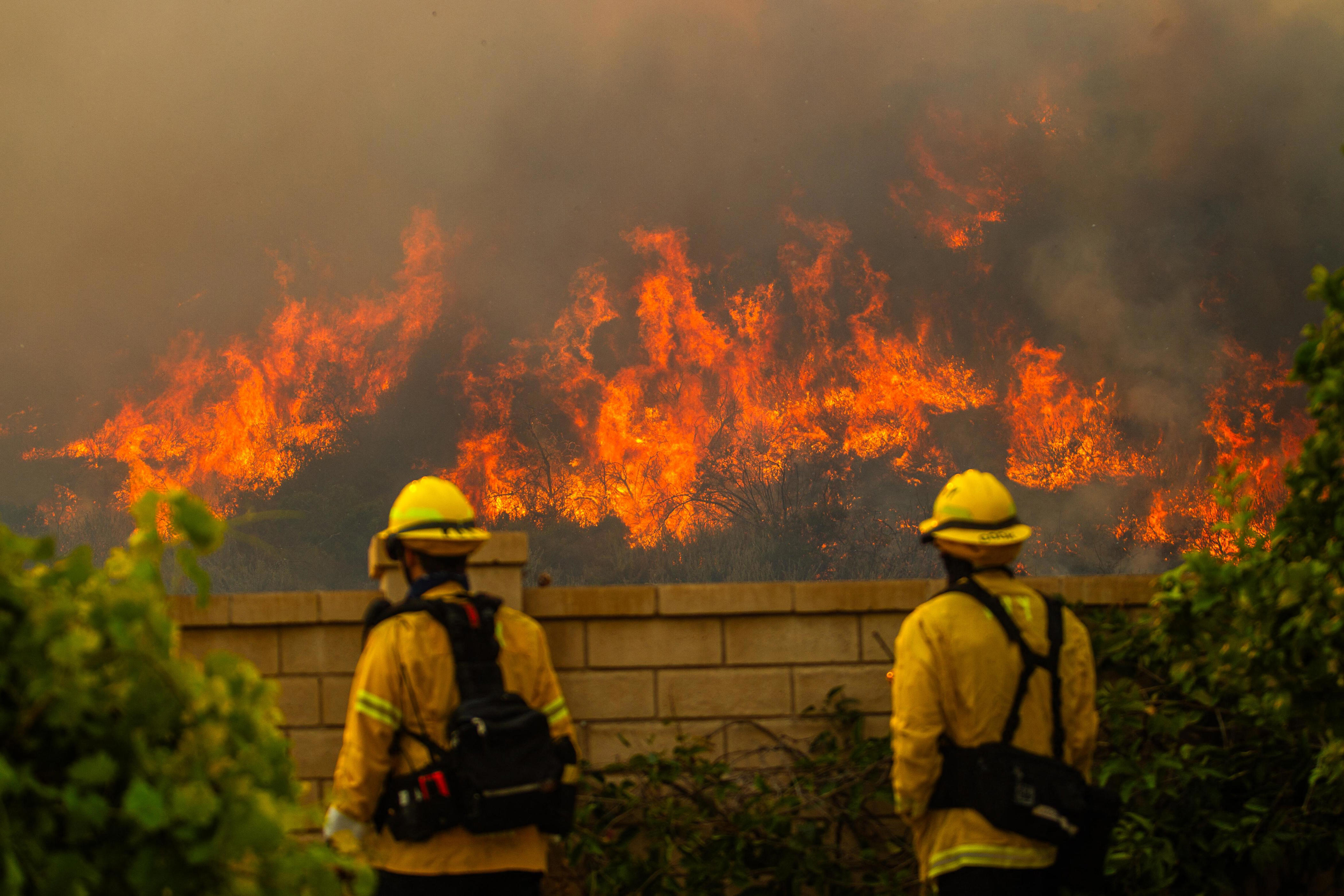 Sandy fire in Simi Valley burns more than 1,300 acres, 5% contained