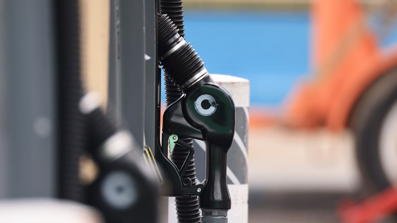 Gas pump scam warnings rise alongside fuel prices