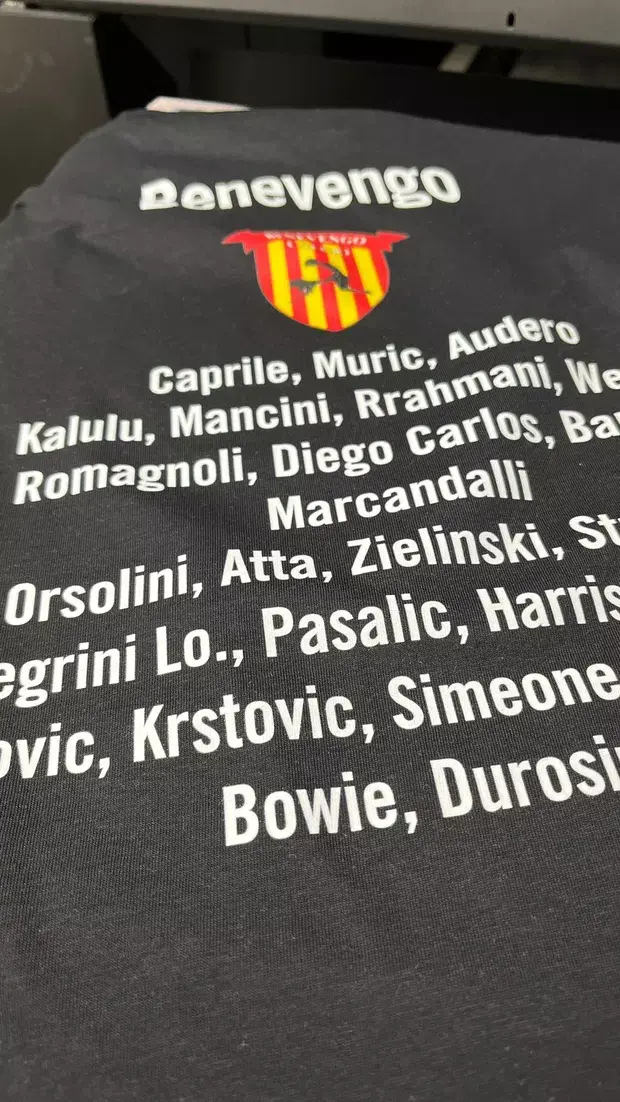 Chi ha vinto il fantacalcio 2025-26? La maglia celebrativa di SOS Fanta ...