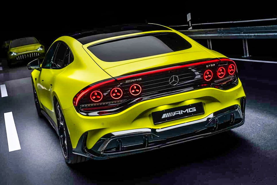 1,153 HP, 2 sec 0-60, 106-kWh battery, 600-kW charging: Mercedes-AMG GT ...