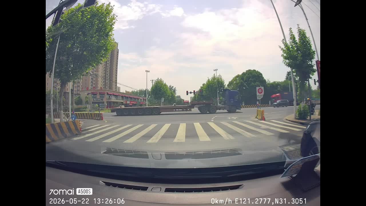 Loose truck tires roll into car at intersection in Jiangsu, China