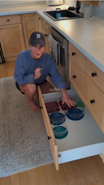 Minimal glass storage kitchen organization