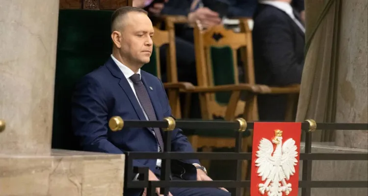 Fałszywe zgłoszenia i najścia służb. "Prezydent powinien zwołać Radę ...