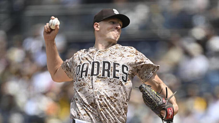 Padres notes: Nick Pivetta injury update, SD pursuing All-Star closers ...