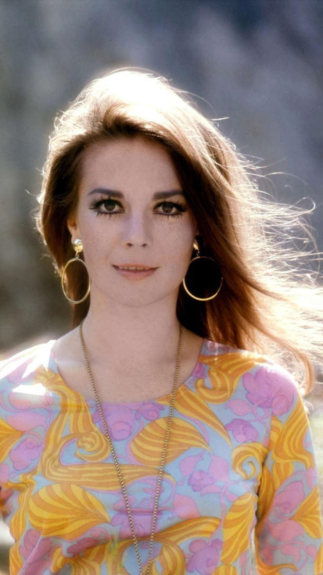 Natalie Wood: Vanished from a yacht, questions 40 years later