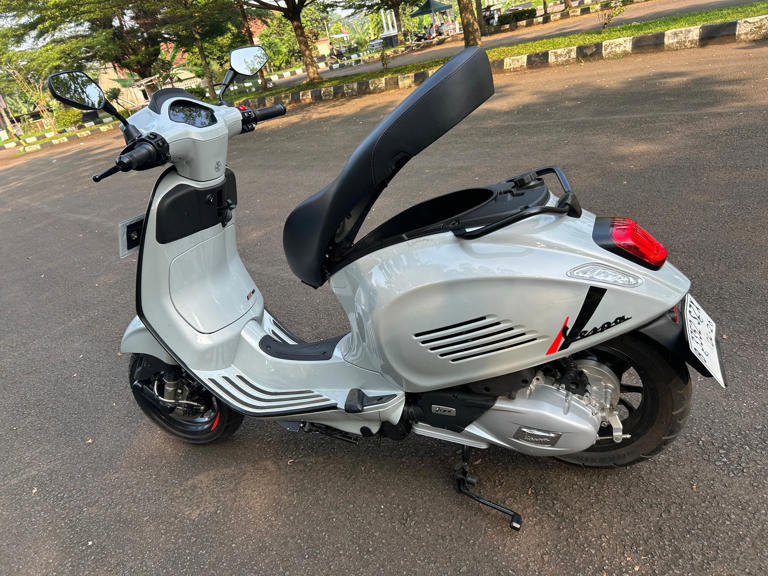Sudah pakai keyless, ini fungsi tombol di remote Vespa Sprint S 180