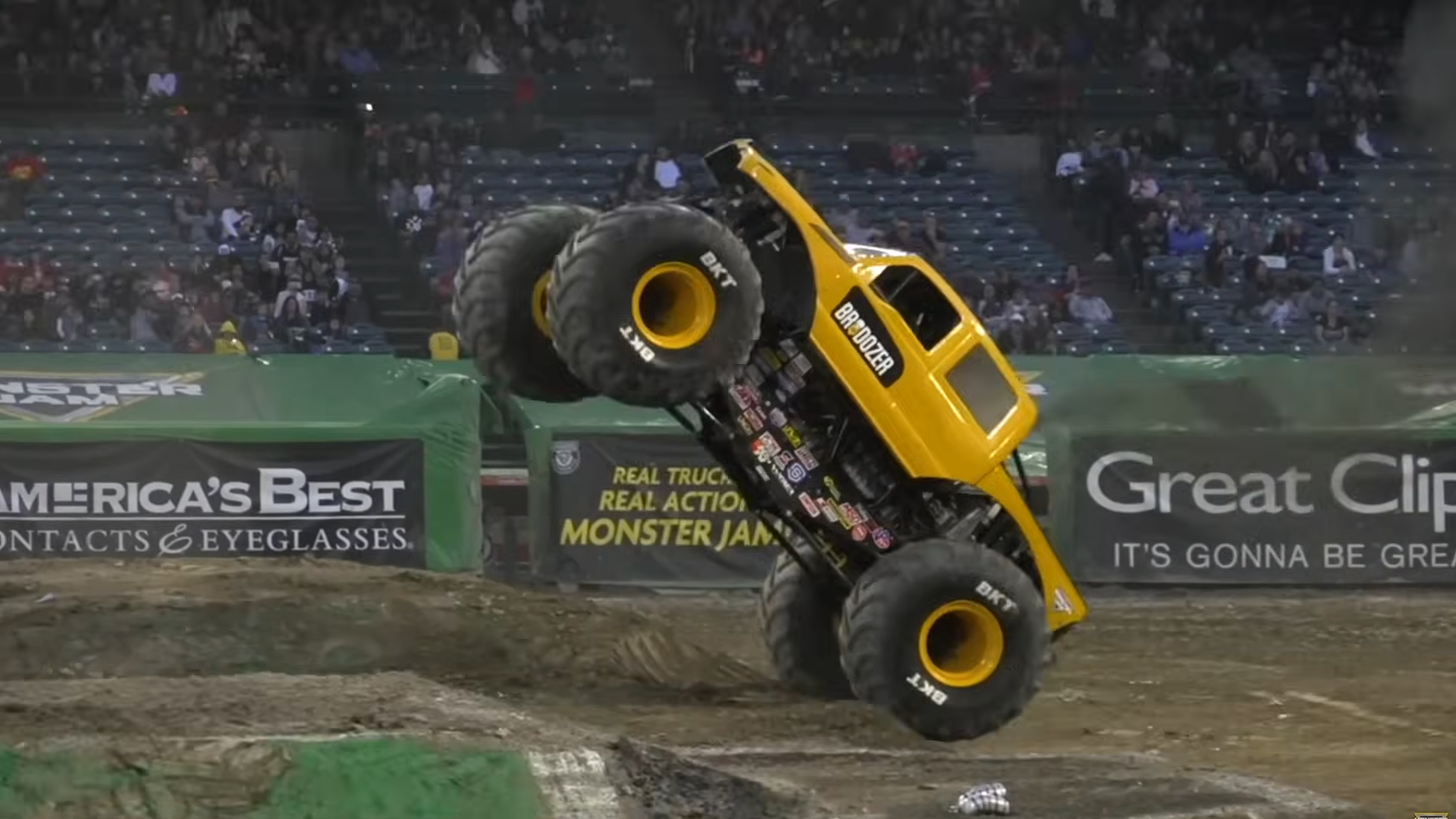 $100,000 monster truck project pushes crew to the edge – caught on camera