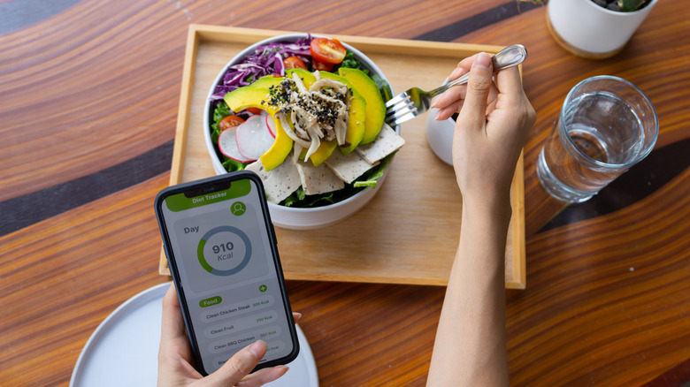 10 iPhone apps to make the most of your lunch breaks