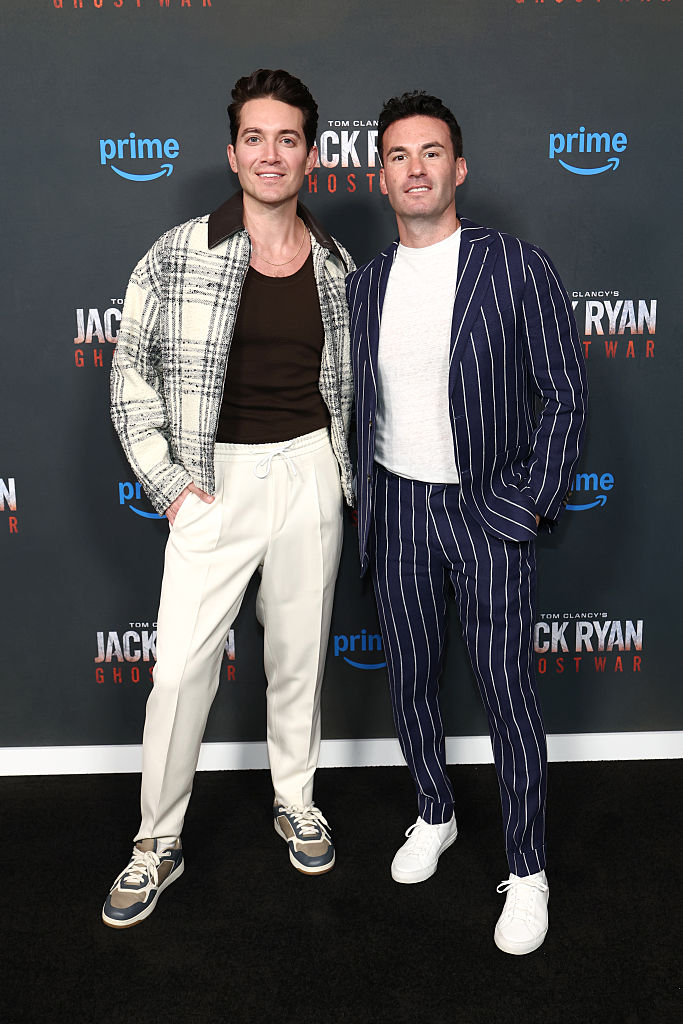 John Krasinski and Emily Blunt light up the black carpet at the ...