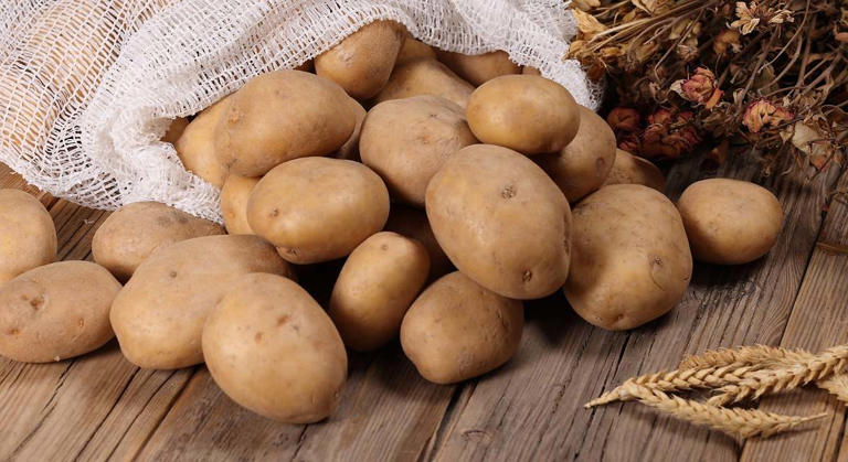 Por qué es importante cocer la patata con agua fría (y no deberías ...