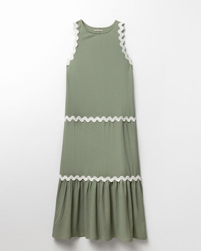 El vestido verde, cómodo y favorecedor de Sfera que las expertas en ...