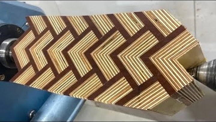 Mira lo que sucede cuando esta madera contrachapada revela una loca ...