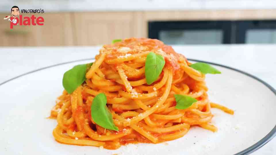 The only spaghetti al pomodoro recipe you need to learn