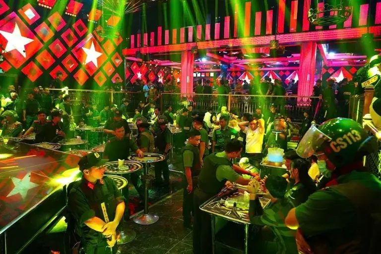 Chủ quán và nhóm nhân viên bar Paris Night Club bị cáo buộc tiếp tay ...