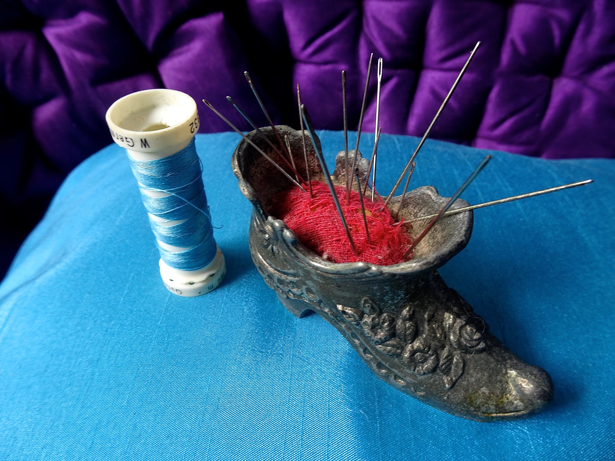 20 steps to building a basic sewing kit (and how to use it)