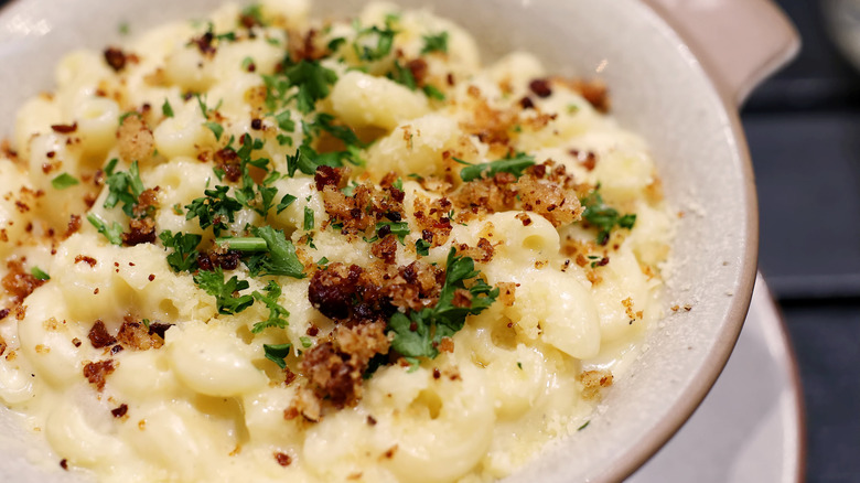 15 unexpected ingredients to add to mac and cheese