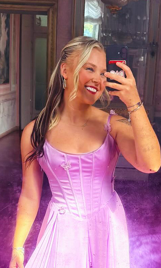 JoJo Siwa's risky dress 🚨