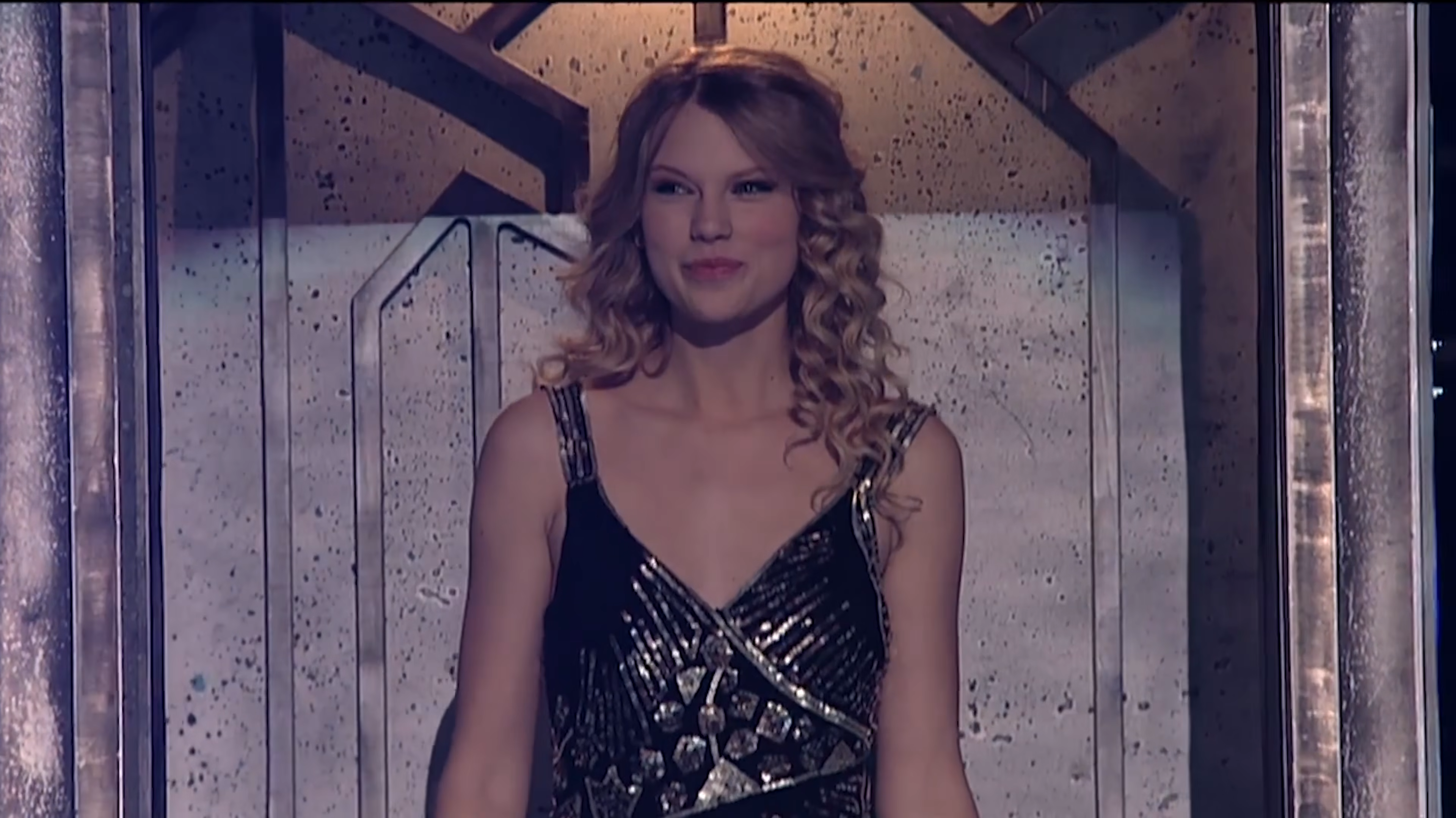 The whole room went silent - Taylor Swift’s ACM entrance shocked everyone