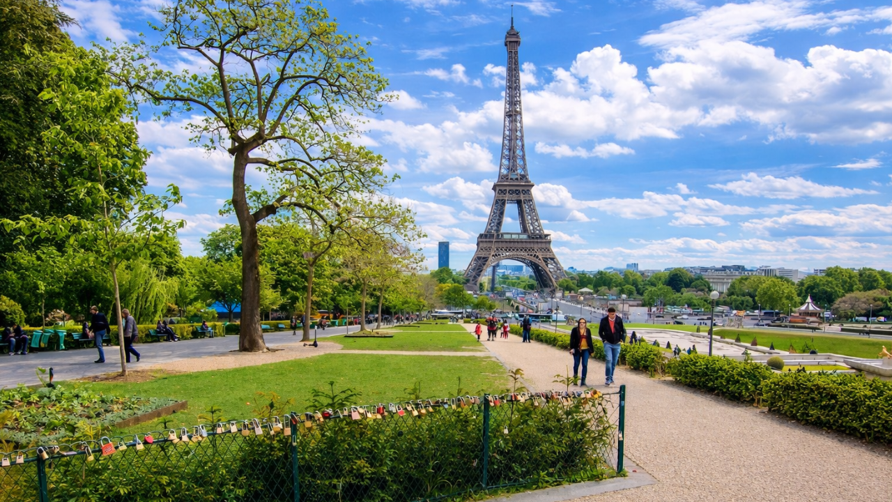 Eiffel Tower and Pont Bir Hakeim Paris walk (4K)