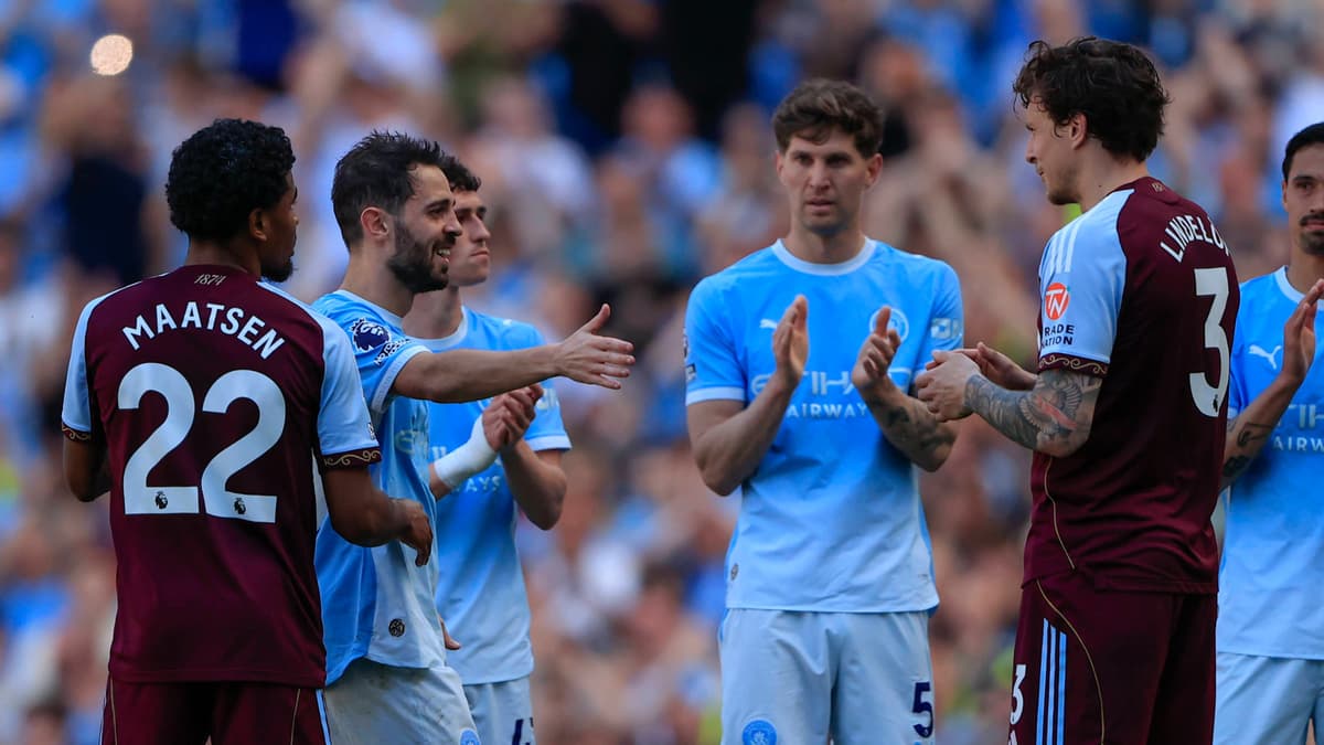 Rooney rages at Man City's mid-game guard of honour for Stones and Silva