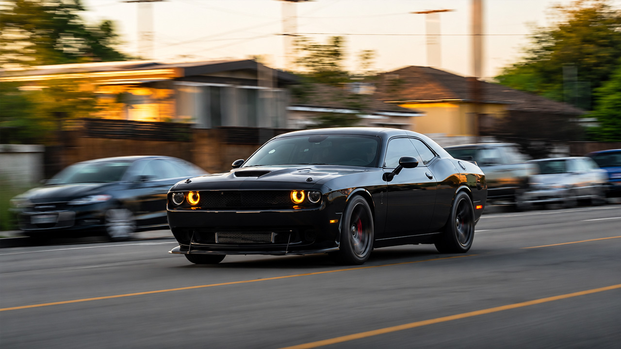 850 WHP supercharged Hellcat brings brutal street pulls