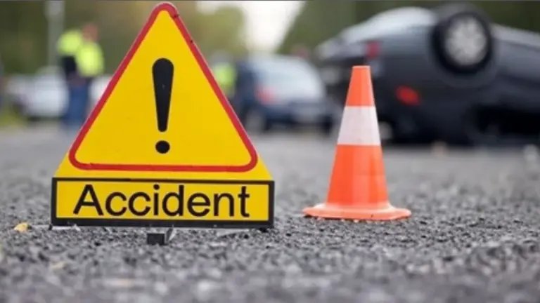 3 killed, 13 injured in tempo traveller-truck collision near Bikaner