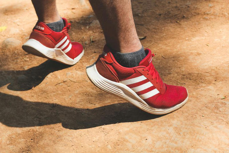 9 sneaker habits men overlook that make them look sloppy