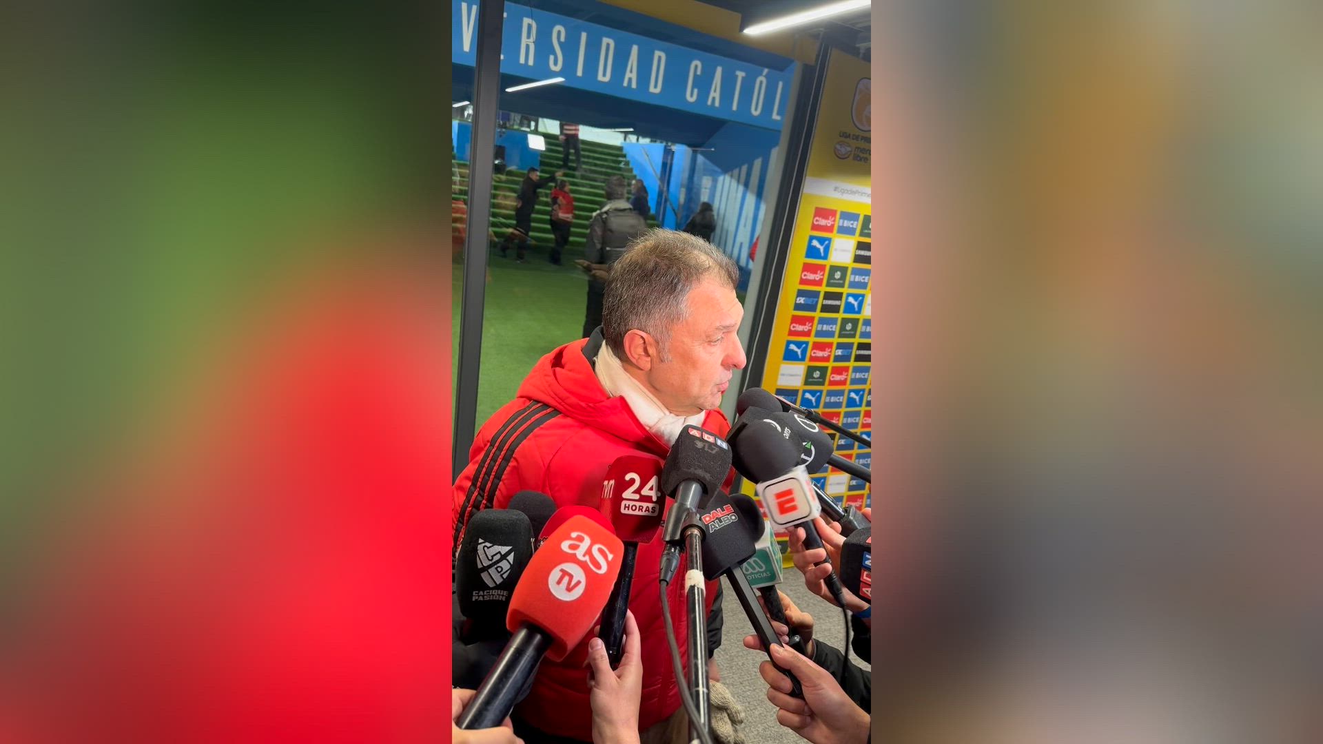A Mosa le preguntan por los próximos fichajes de Colo Colo y revela un ...
