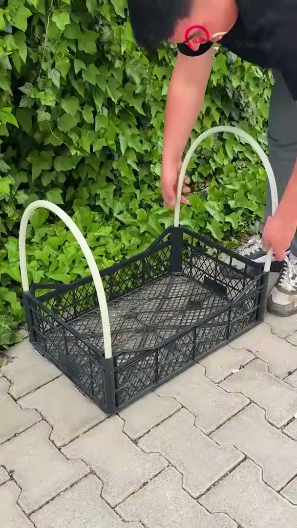 Plant pot hacks that make gardening easier #easy #plantpots #gardentips