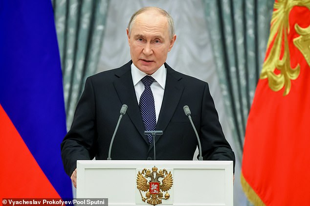 Anti-Putin movement spearheaded by Russian defector vows to overthrow ...