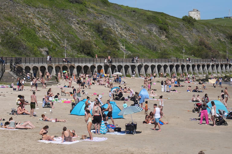 Record for hottest ever May day broken after London reaches 33.5℃